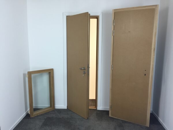 Porte acoustique et éléments isophoniques