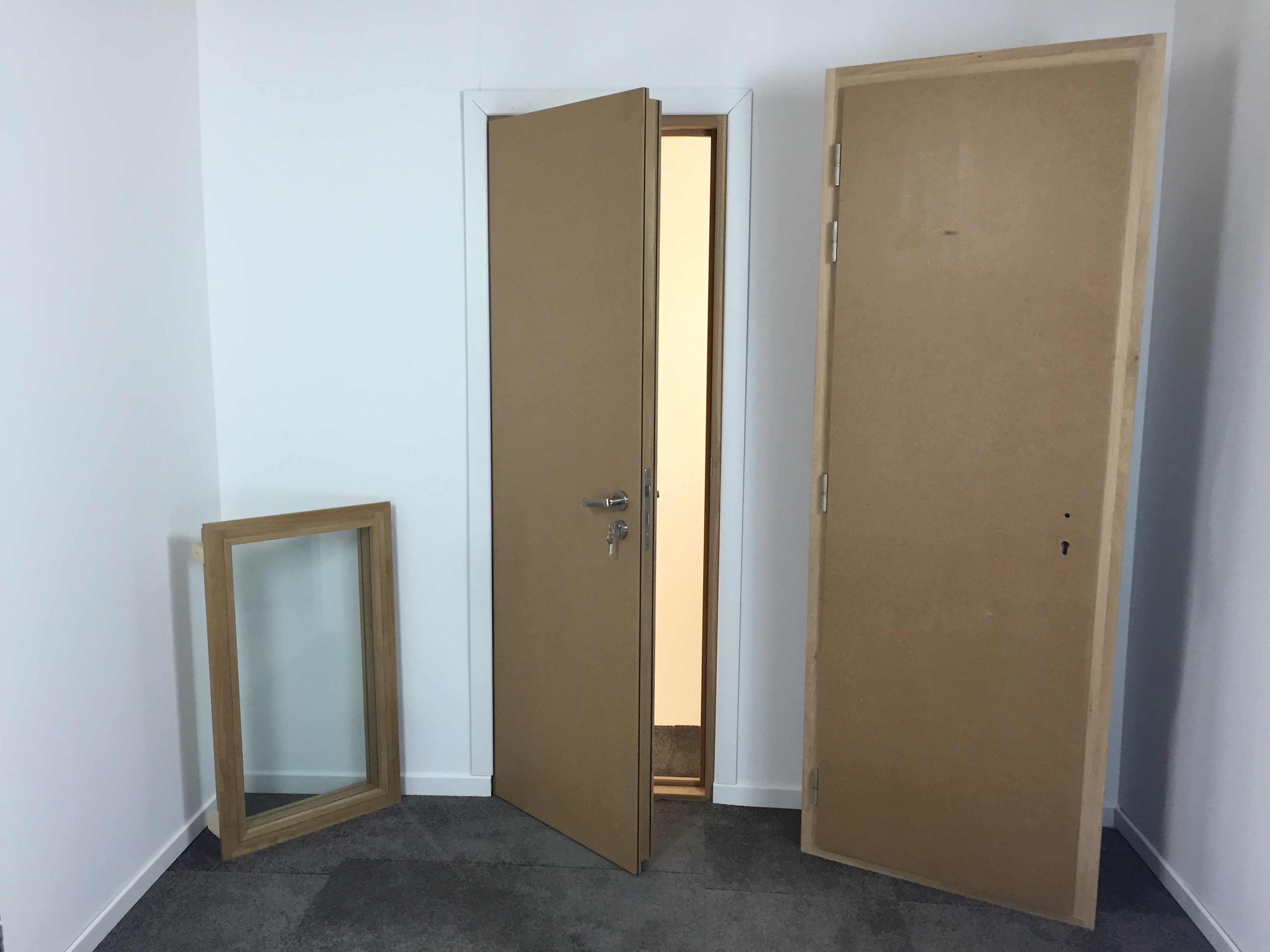 Porte acoustique et éléments isophoniques